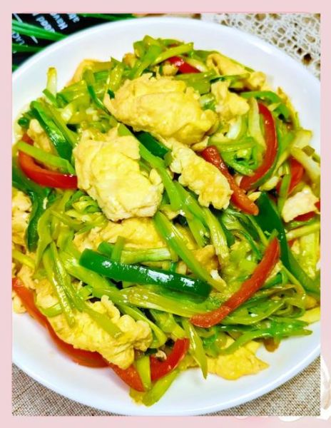 鸡蛋怎么炒好吃又简单易学_鸡蛋炒几分钟才嫩-第2张图片-山城妙识