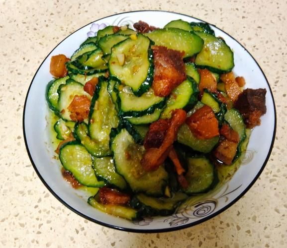 黄瓜炒肉黄瓜怎么切_黄瓜切片还是切条-第3张图片-山城妙识 黄瓜炒肉黄瓜怎么切_黄瓜切片还是切条-第3张图片-山城妙识