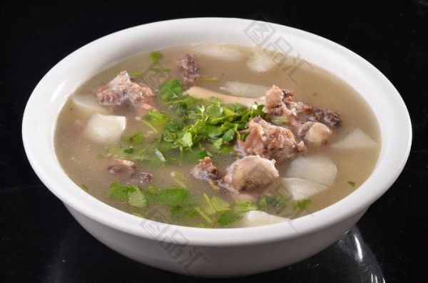 羊骨头汤放什么材料_羊骨头汤怎么炖才白-第2张图片-山城妙识