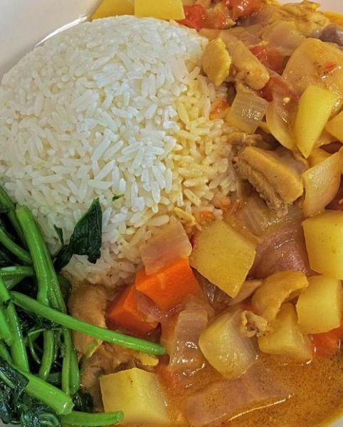 鸡肉咖喱饭怎么做_咖喱饭的家常做法-第1张图片-山城妙识