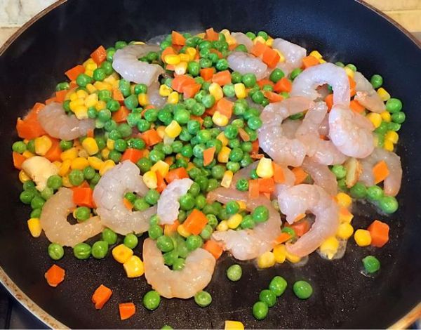 青豆虾仁怎么炒才嫩_青豆虾仁的家常做法-第3张图片-山城妙识