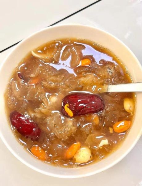 银耳莲子羹怎么熬_银耳莲子羹要熬多久-第3张图片-山城妙识