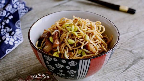 黄豆芽焖面怎么做_黄豆芽焖面家常做法-第1张图片-山城妙识