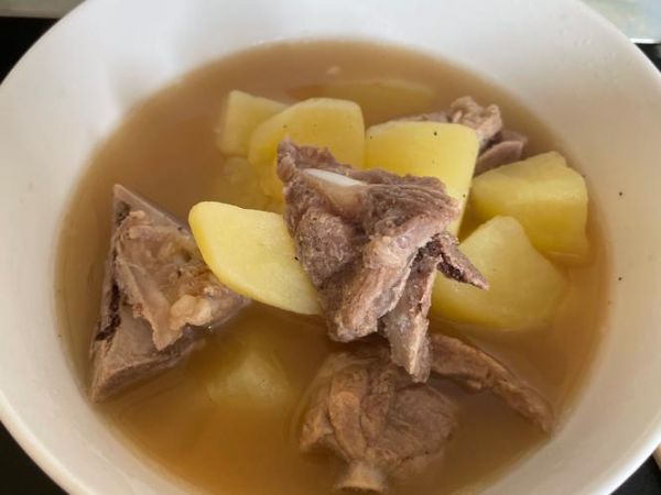 土豆炖排骨汤怎么做_土豆炖排骨汤需要焯水吗-第2张图片-山城妙识