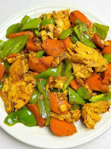 青椒炒鸡蛋的营养价值_青椒炒鸡蛋能减肥吗-第1张图片-山城妙识 青椒炒鸡蛋的营养价值_青椒炒鸡蛋能减肥吗-第1张图片-山城妙识