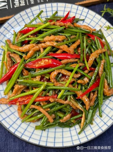 韭菜花炒肉怎么做_韭菜花炒肉家常做法-第2张图片-山城妙识