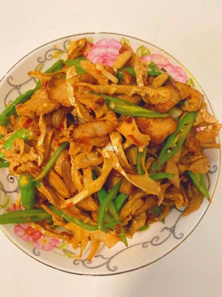 笋干炒肉片怎么做_笋干炒肉片要焯水吗-第1张图片-山城妙识
