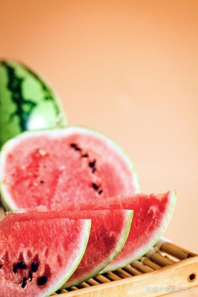 西瓜热量多少_减肥能吃西瓜吗-第3张图片-山城妙识 西瓜热量多少_减肥能吃西瓜吗-第3张图片-山城妙识