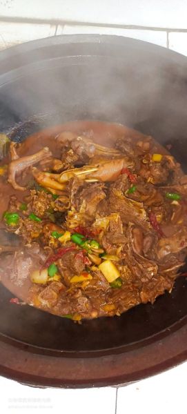 铁锅炖大鹅配菜放啥_铁锅炖大鹅配菜怎么选-第1张图片-山城妙识