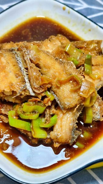 红烧带鱼怎么做好吃_红烧带鱼做法大全-第2张图片-山城妙识