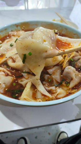 红油抄手是哪里的特色小吃_红油抄手起源地-第3张图片-山城妙识