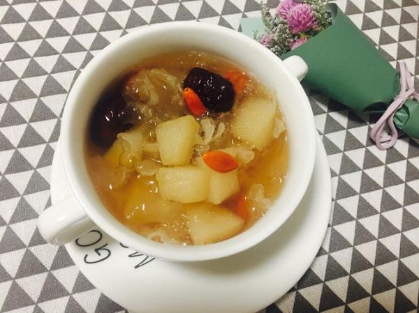 银耳红枣汤的做法大全_银耳红枣汤怎么煮才出胶-第2张图片-山城妙识 银耳红枣汤的做法大全_银耳红枣汤怎么煮才出胶-第2张图片-山城妙识