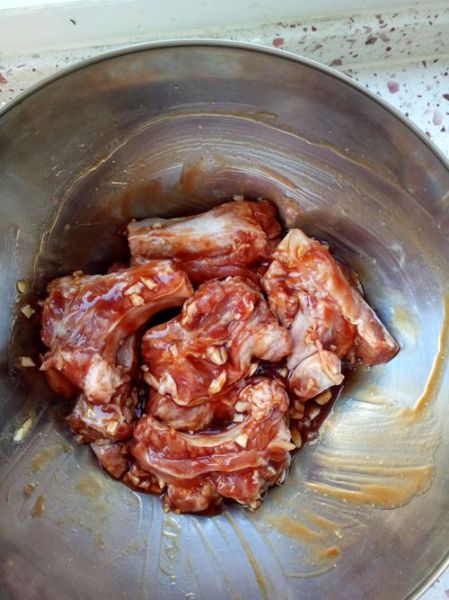叉烧排骨怎么腌制才入味_叉烧排骨烤箱温度时间-第3张图片-山城妙识