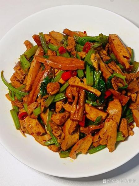 香芹豆干怎么炒好吃_香芹豆干炒几分钟-第3张图片-山城妙识 香芹豆干怎么炒好吃_香芹豆干炒几分钟-第3张图片-山城妙识