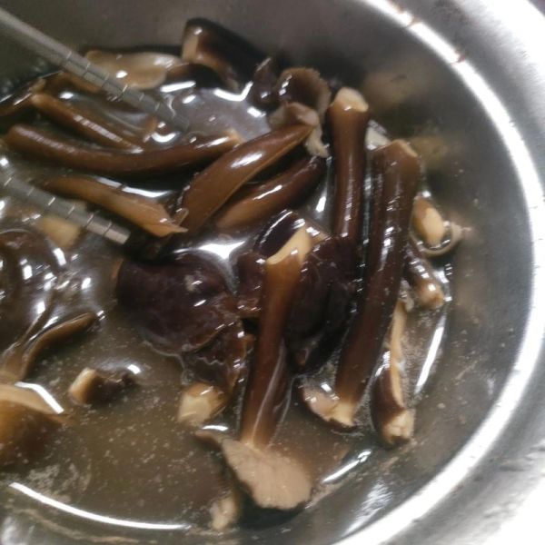 黑皮鸡枞菌多少钱一斤_黑皮鸡枞菌怎么做好吃-第3张图片-山城妙识