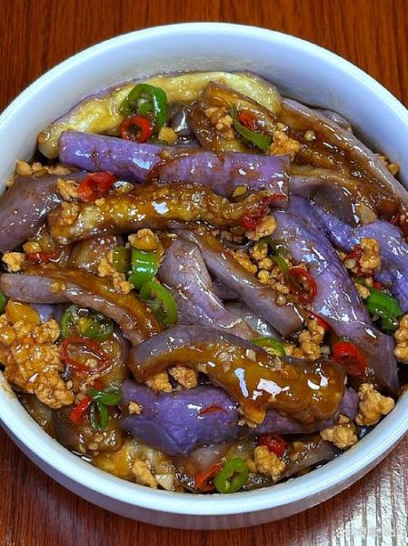 红烧茄子不用油炸怎么做_少油版茄子软糯秘诀-第1张图片-山城妙识