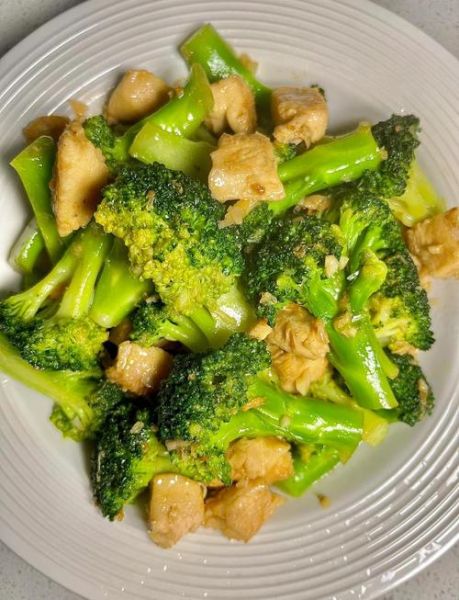 西兰花炒肉片怎么做_西兰花炒肉片热量高吗-第1张图片-山城妙识 西兰花炒肉片怎么做_西兰花炒肉片热量高吗-第1张图片-山城妙识