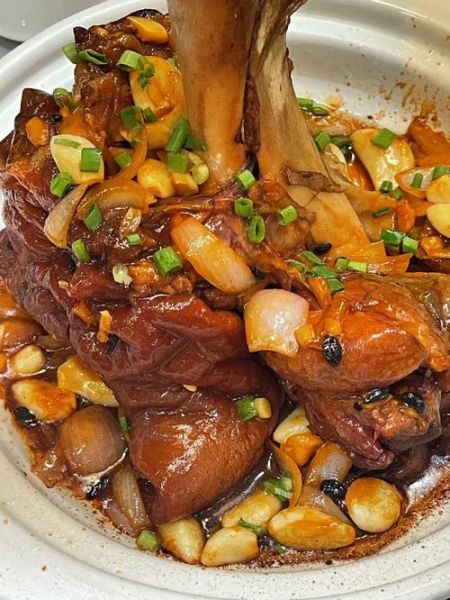 红扒肘子怎么做_家常红扒肘子做法步骤-第1张图片-山城妙识