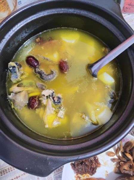 麻油鸡汤的功效与作用_麻油鸡汤适合什么人喝-第3张图片-山城妙识 麻油鸡汤的功效与作用_麻油鸡汤适合什么人喝-第3张图片-山城妙识