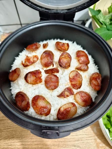 香肠腊肉饭怎么做_腊肉饭用哪种米最好-第1张图片-山城妙识