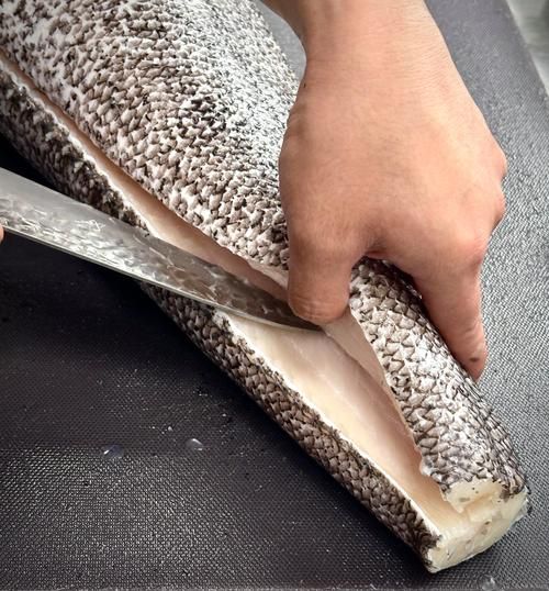 香煎银鳕鱼怎么做_香煎银鳕鱼用黄油还是橄榄油-第1张图片-山城妙识