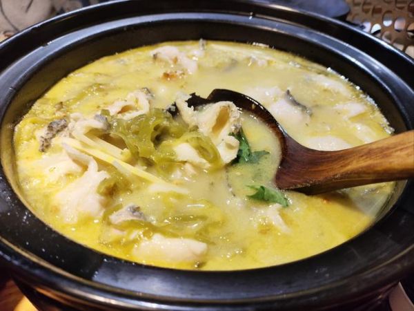 酸菜鱼头汤怎么做_酸菜鱼头汤的家常做法-第1张图片-山城妙识