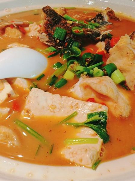 酸菜鱼头汤怎么做_酸菜鱼头汤的家常做法-第3张图片-山城妙识