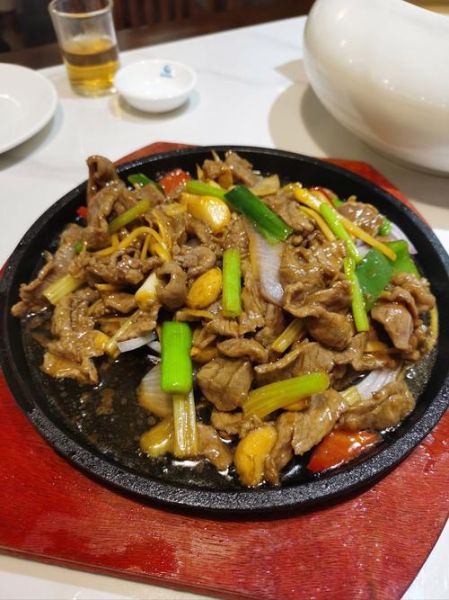 铁板牛肉怎么做才嫩_家常铁板牛肉做法-第1张图片-山城妙识