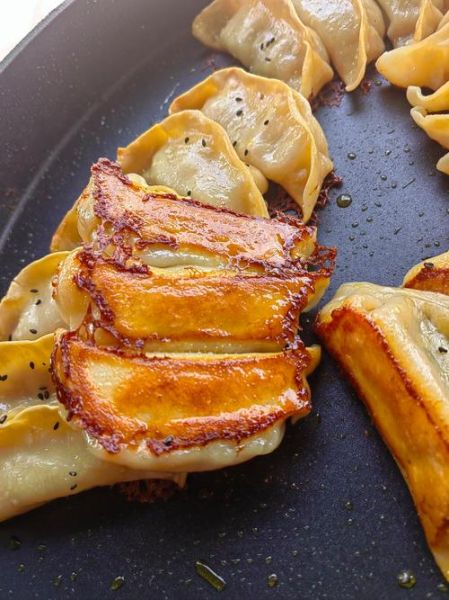 锅贴怎么煎才酥脆好吃_锅贴煎多久才金黄-第1张图片-山城妙识 锅贴怎么煎才酥脆好吃_锅贴煎多久才金黄-第1张图片-山城妙识