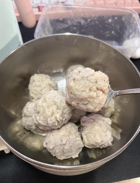 猪肉丸子怎么做才弹牙_正宗猪肉丸子配方-第1张图片-山城妙识