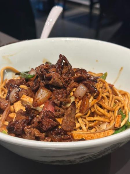 香干肉丝盖浇饭怎么做_香干肉丝盖浇饭家常做法-第1张图片-山城妙识