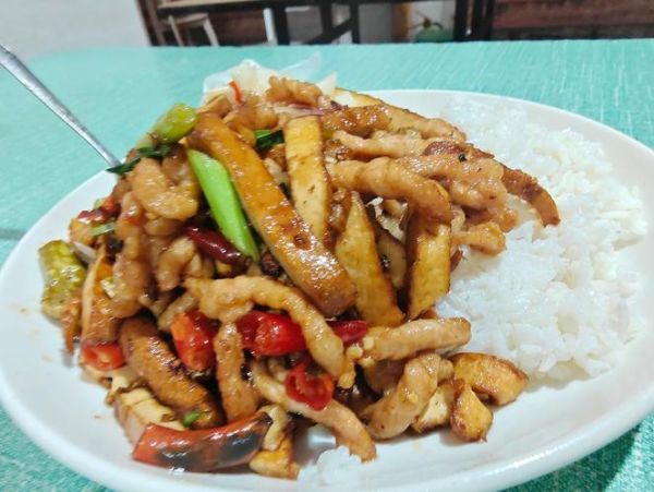 香干肉丝盖浇饭怎么做_香干肉丝盖浇饭家常做法-第2张图片-山城妙识