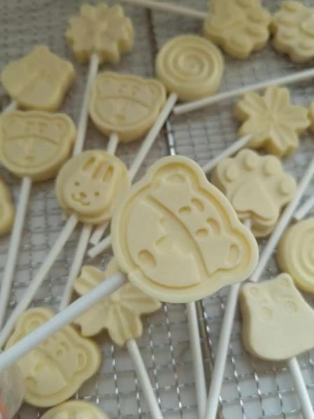 自制牛奶棒棒糖怎么做_自制牛奶棒棒糖能保存多久-第2张图片-山城妙识