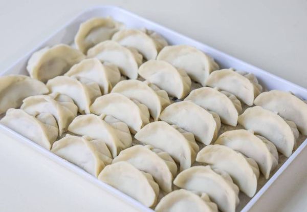 煎水饺怎么不粘锅_煎水饺全过程-第2张图片-山城妙识