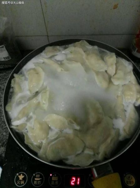 煎水饺怎么不粘锅_煎水饺全过程-第1张图片-山城妙识