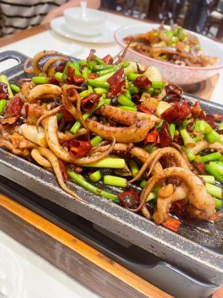 铁板牛肉怎么做_铁板鱿鱼须的做法-第1张图片-山城妙识