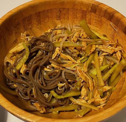 鸡丝凉面热量高吗_减肥能吃吗-第1张图片-山城妙识