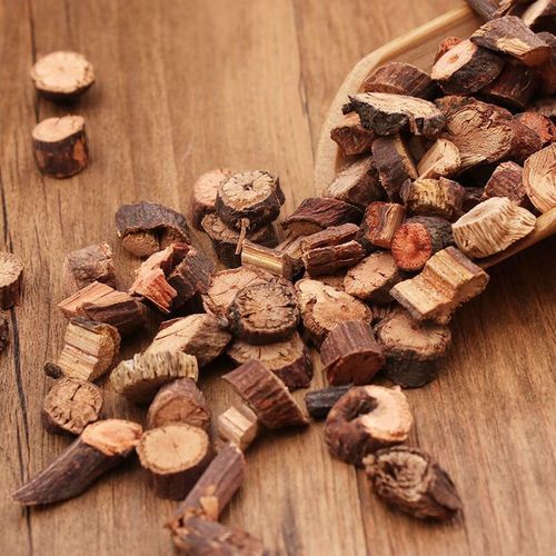 首乌藤和何首乌的区别_哪个更好-第3张图片-山城妙识