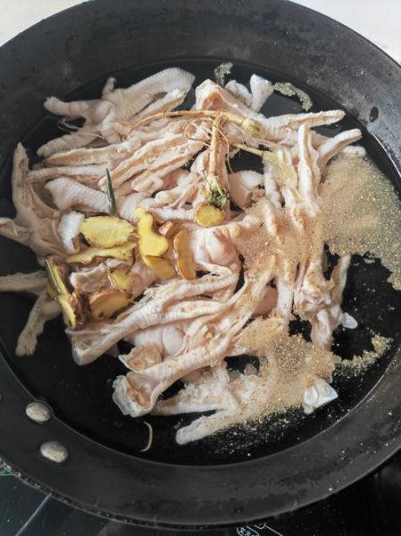 香茅鸡爪怎么做_香茅鸡爪好吃吗-第3张图片-山城妙识
