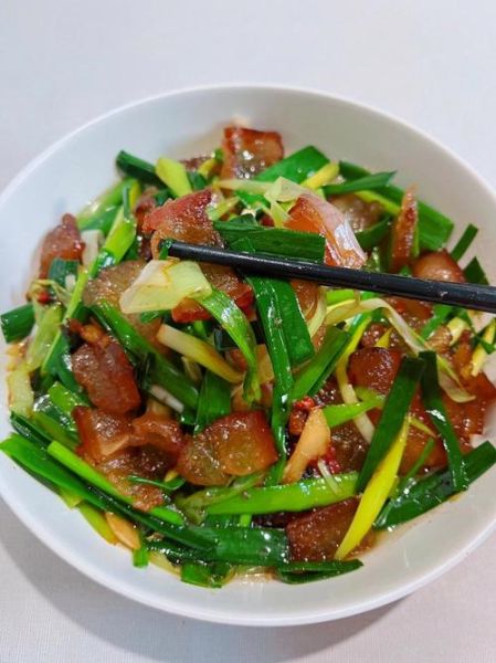 蒜苗炒腊肉怎么做_腊肉炒蒜苗高清图片拍摄技巧-第3张图片-山城妙识
