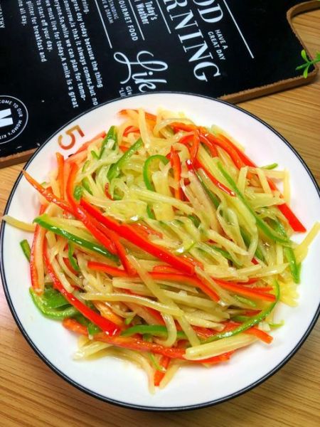 青椒炒土豆丝怎么炒才脆_青椒土豆丝要不要焯水-第2张图片-山城妙识