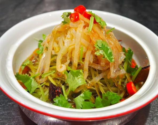 凉拌海蜇丝用不用焯水_海蜇丝焯水多久-第1张图片-山城妙识