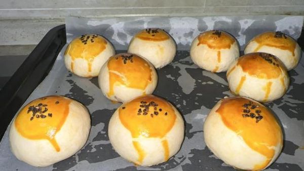 蛋黄酥的做法烤箱_烤箱温度和时间怎么设置-第2张图片-山城妙识 蛋黄酥的做法烤箱_烤箱温度和时间怎么设置-第2张图片-山城妙识