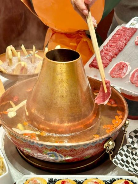 铜火锅涮羊肉怎么做_铜火锅涮羊肉用什么部位最好-第1张图片-山城妙识