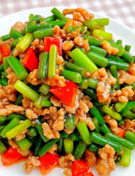 蒜薹炒肉怎么做好吃_蒜薹炒肉的家常做法-第2张图片-山城妙识