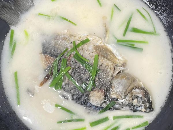 清炖小鲫鱼怎么做好吃_清炖小鲫鱼汤的家常做法-第1张图片-山城妙识