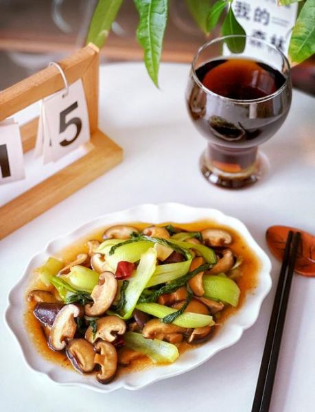 鲜香菇油菜怎么做_香菇油菜焯水还是不焯水-第3张图片-山城妙识