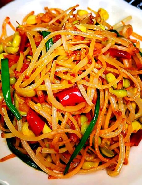 素炒黄豆芽怎么炒好吃_黄豆芽焯水还是不焯水-第1张图片-山城妙识