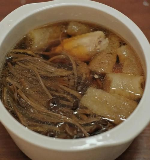 茶树菇煲鸡汤还可以放什么_茶树菇鸡汤最佳搭配-第1张图片-山城妙识