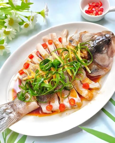 清蒸鲈鱼蒸多久才熟_粤式清蒸鲈鱼做法-第1张图片-山城妙识